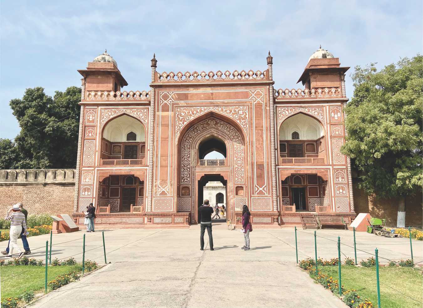 Mesmerizing Mughal gardens for the histoy enthusiasts: Agra beyond Taj